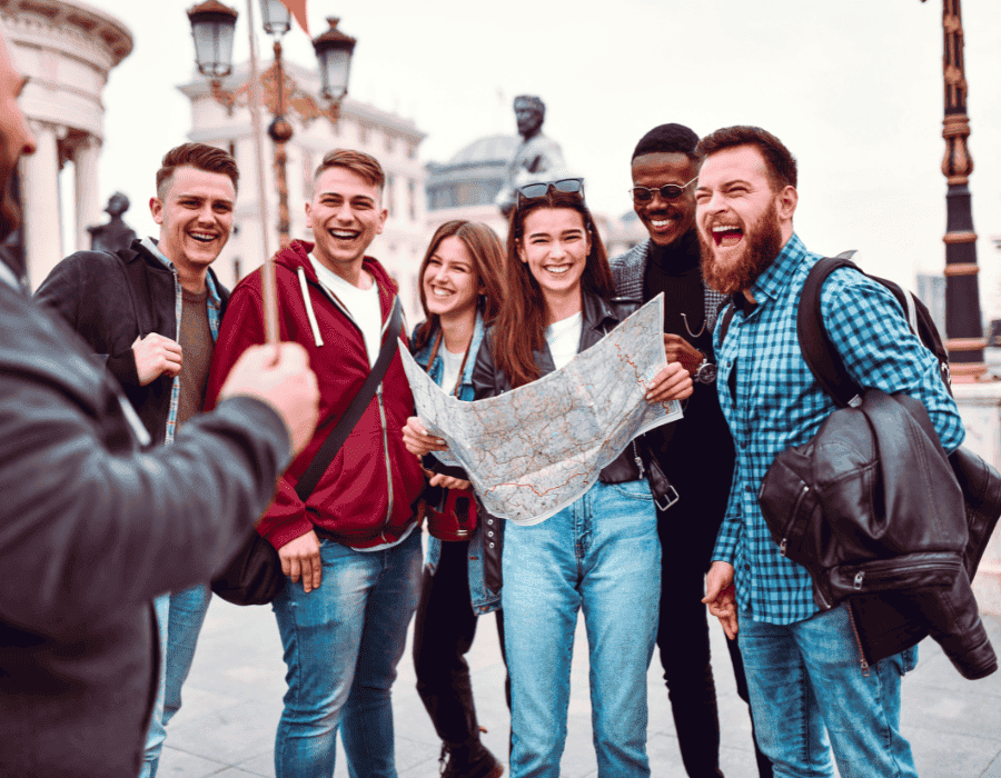 Tours by Locals vs. Traditional Guided Tours: What’s the Difference ...